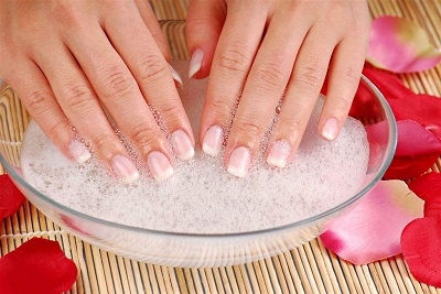 Itchy Hands: Causes and Treatments (with Pictures) - EnkiVeryWell